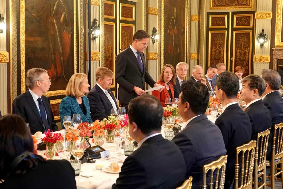 La deuxième journée du président sud-coréen auprès du roi Willem ...