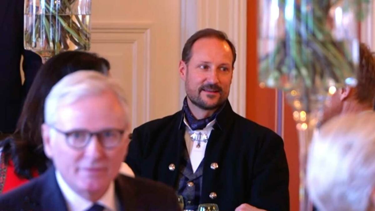 La célébration publique des 18 ans du prince Sverre Magnus en tenue ...