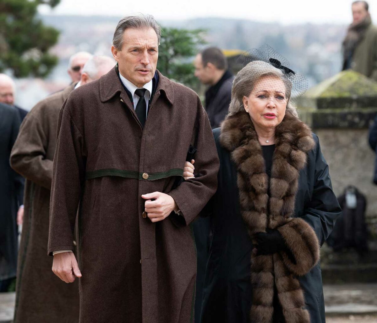 La princesse Diane d'Orléans évincée de son château par sa famille : le dernier exil de la ...