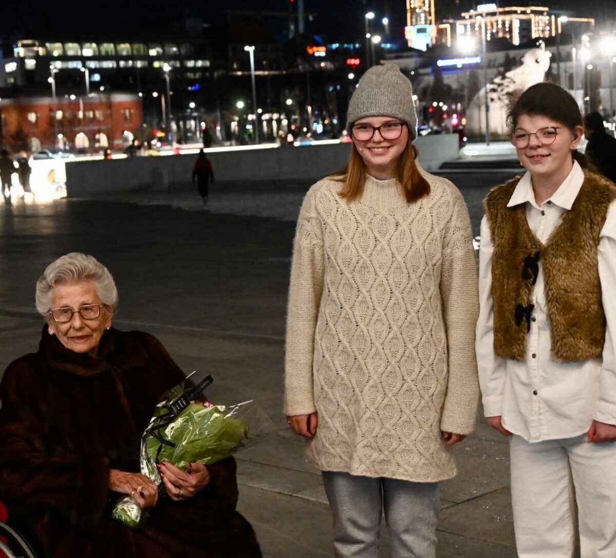 La princesse Astrid assiste à un spectacle de Noël différent à l'Opéra ...