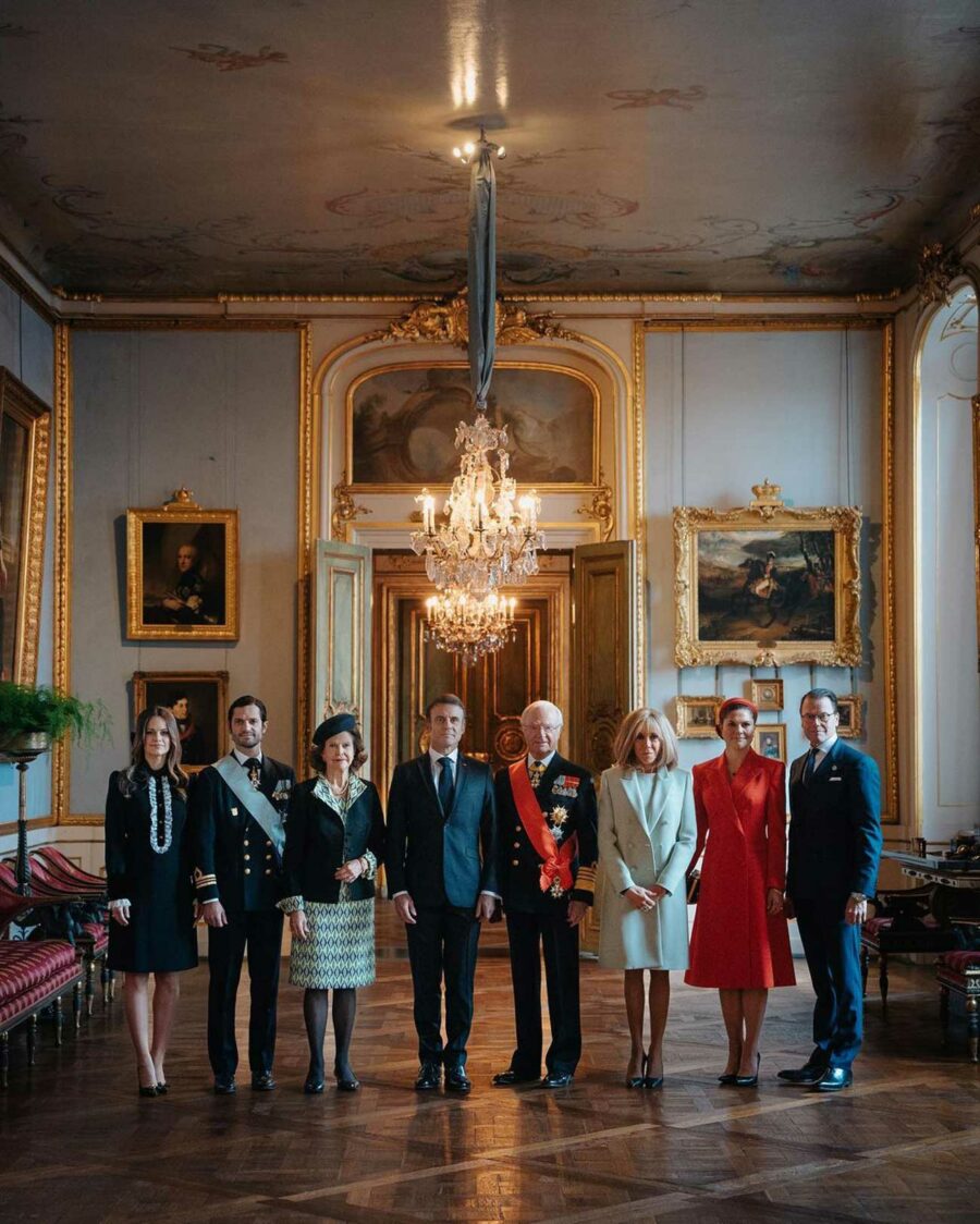 Emmanuel Macron accueilli par le roi Carl XVI Gustaf au Palais royal de ...