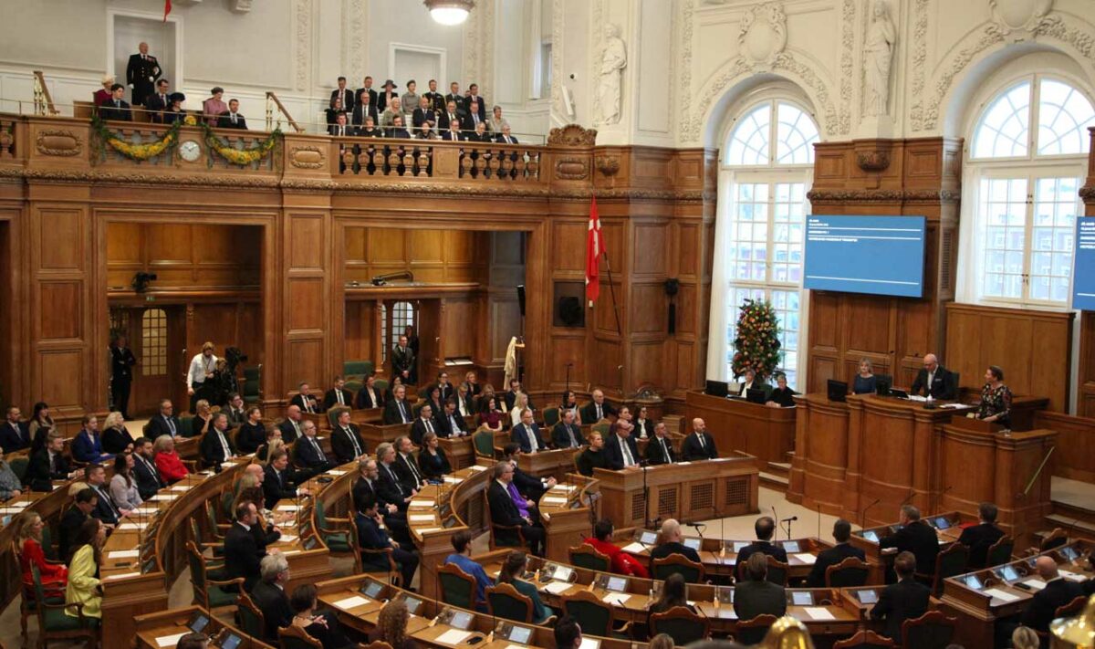 Le roi Frederik X dirige pour la première fois sa famille au parlement ...