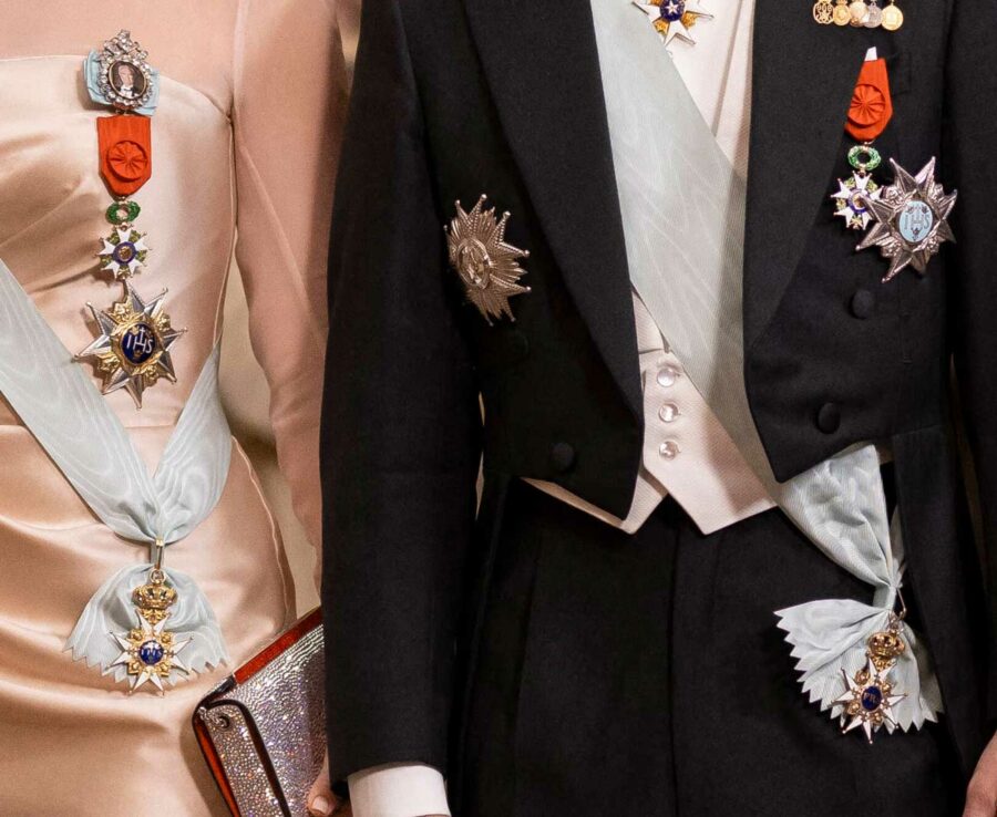 Emmanuel Macron fait chevalier de l'ordre des Séraphins et Brigitte ...