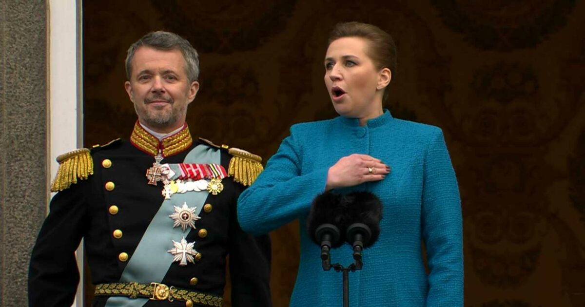 Proclamation émouvante du roi Frederic X de Danemark au balcon de ...