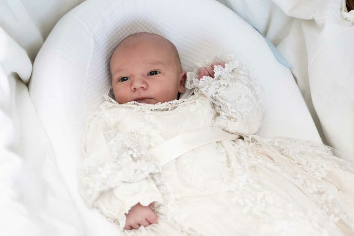 Le baptême du prince Alphonse de France à la basilique Saint-Nazaire de ...