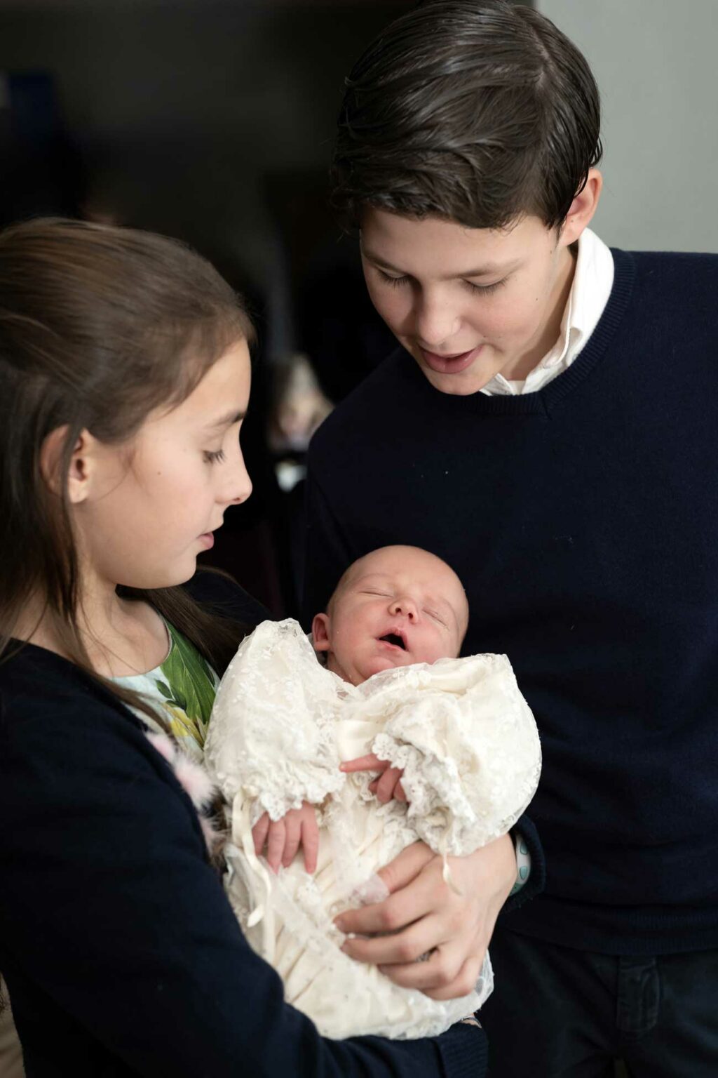Le baptême du prince Alphonse de France à la basilique Saint-Nazaire de ...