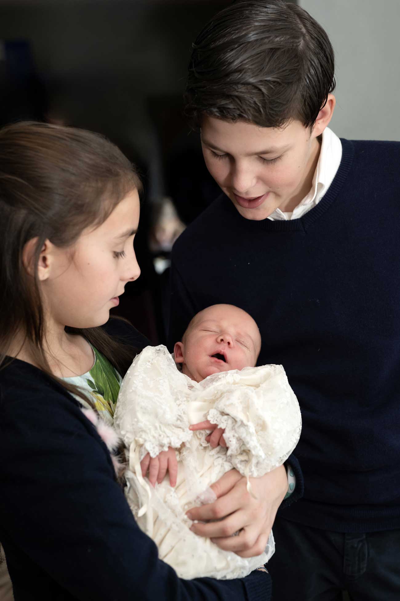 Le baptême du prince Alphonse de France à la basilique Saint-Nazaire de ...