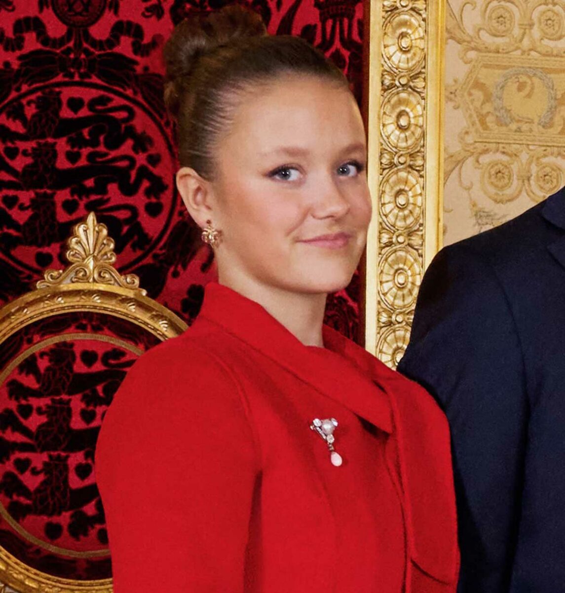 Le roi Frederik X et la reine Mary posent dans la salle du Trône avec ...