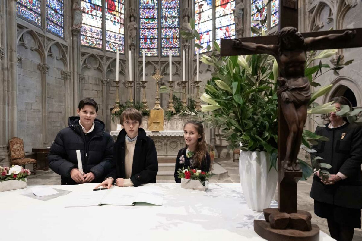 Le baptême du prince Alphonse de France à la basilique Saint-Nazaire de ...