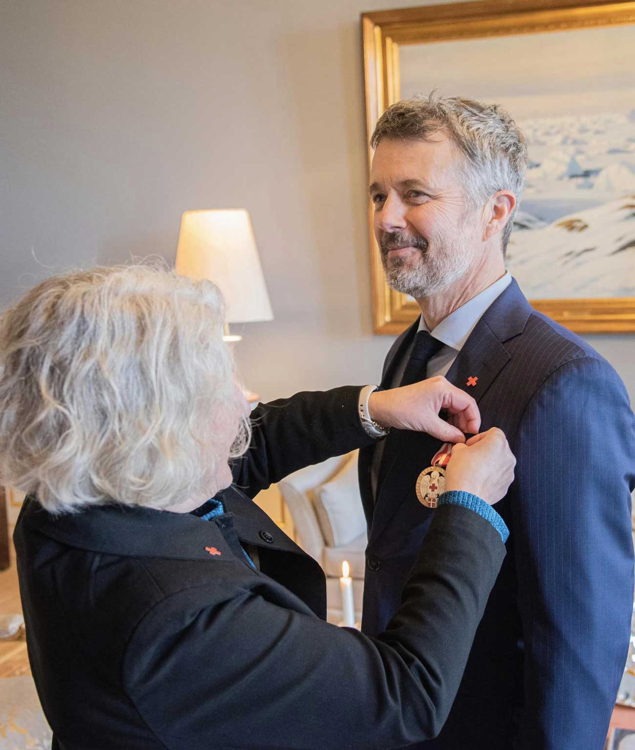 Le roi Frederik X reçoit la plus haute distinction de la Croix-Rouge