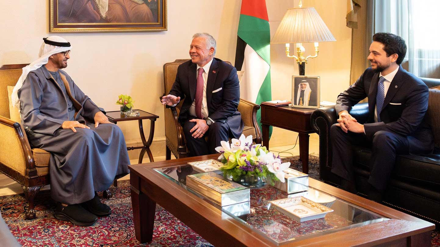 Le roi Abdallah II retrouve le président des Émirats arabes unis au palais Basman