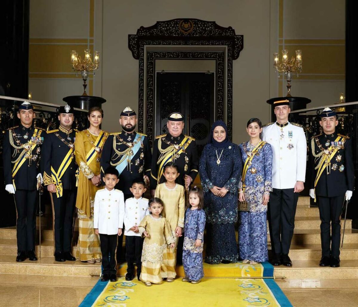 Photo officielle de la nouvelle famille royale de Malaisie