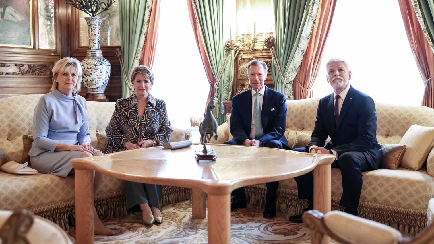 Les souverains luxembourgeois réservent un accueil protocolaire au ...