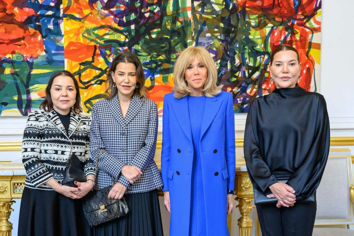 La princesse Lalla Hasnaa main dans la main avec Brigitte Macron pour ...