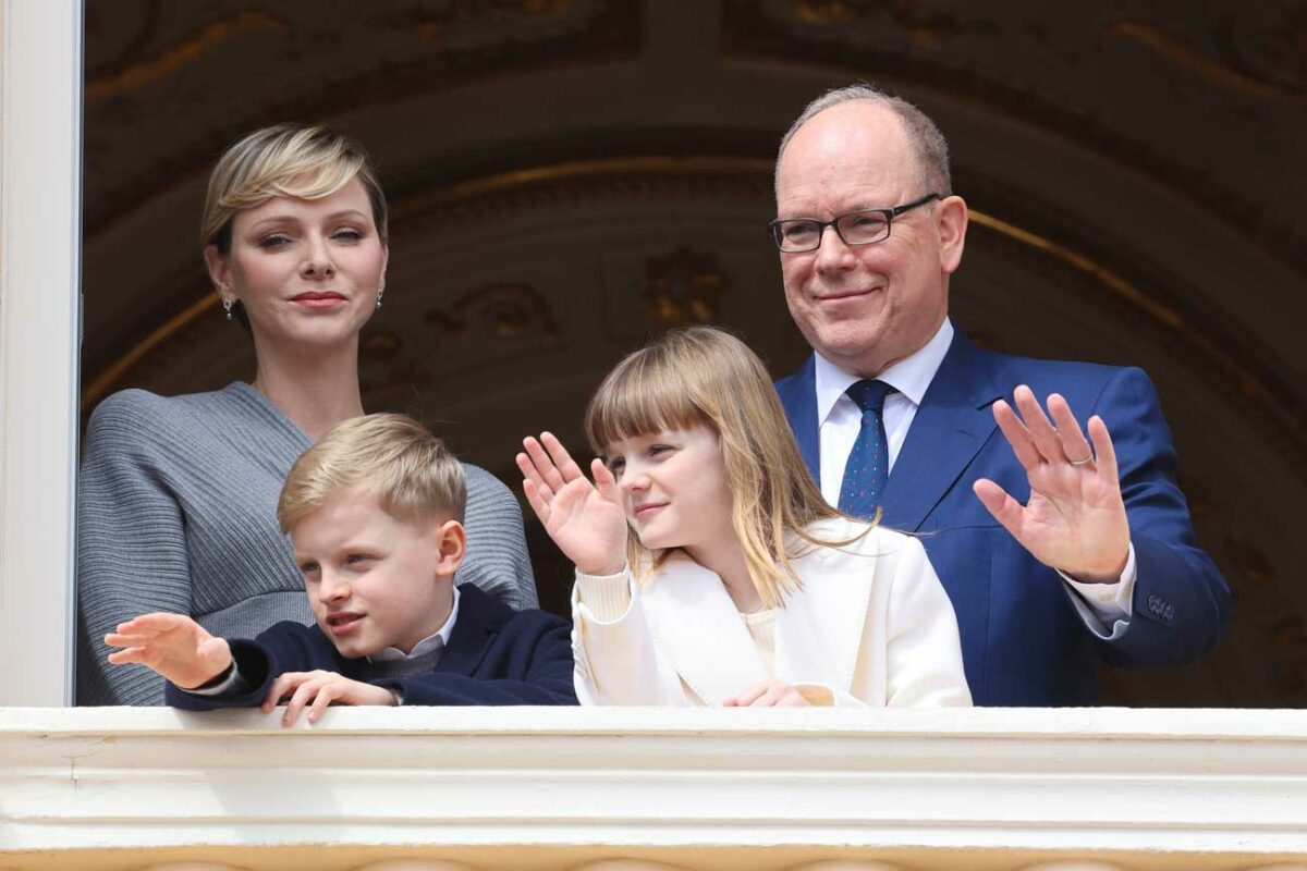 Grande photo de famille des Grimaldi au complet pour les 66 ans du ...