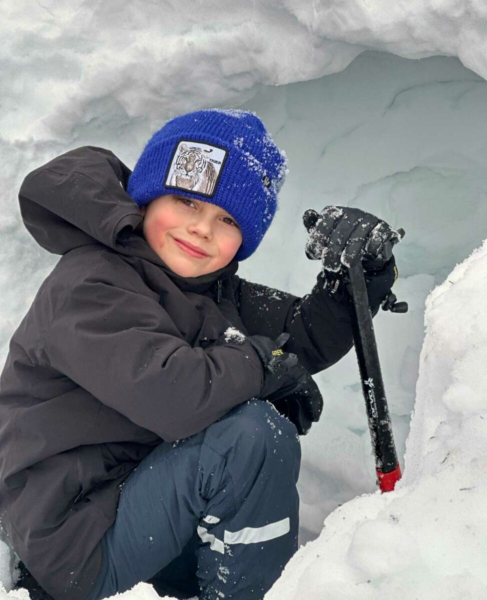 Le prince Oscar de Suède fête son 8e anniversaire dans la neige