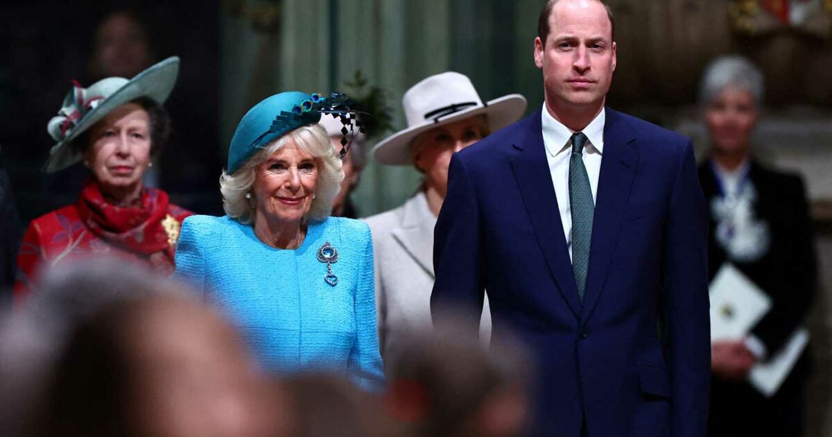 La reine Camilla dirige la famille royale au très important service de ...