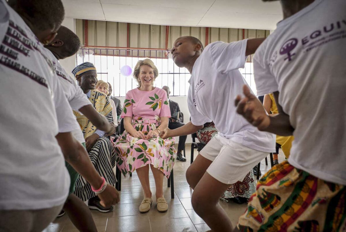 La première journée de la reine Mathilde en Côte d'Ivoire