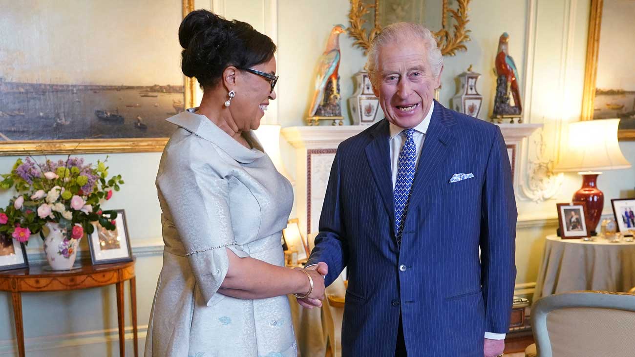 Le roi Charles III reçoit la baronne Scotland d'Asthal : audience au ...