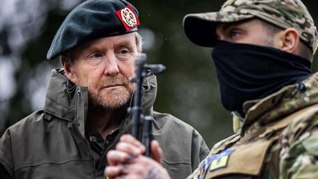 Le roi Willem-Alexander auprès des soldats ukrainiens et néerlandais de ...