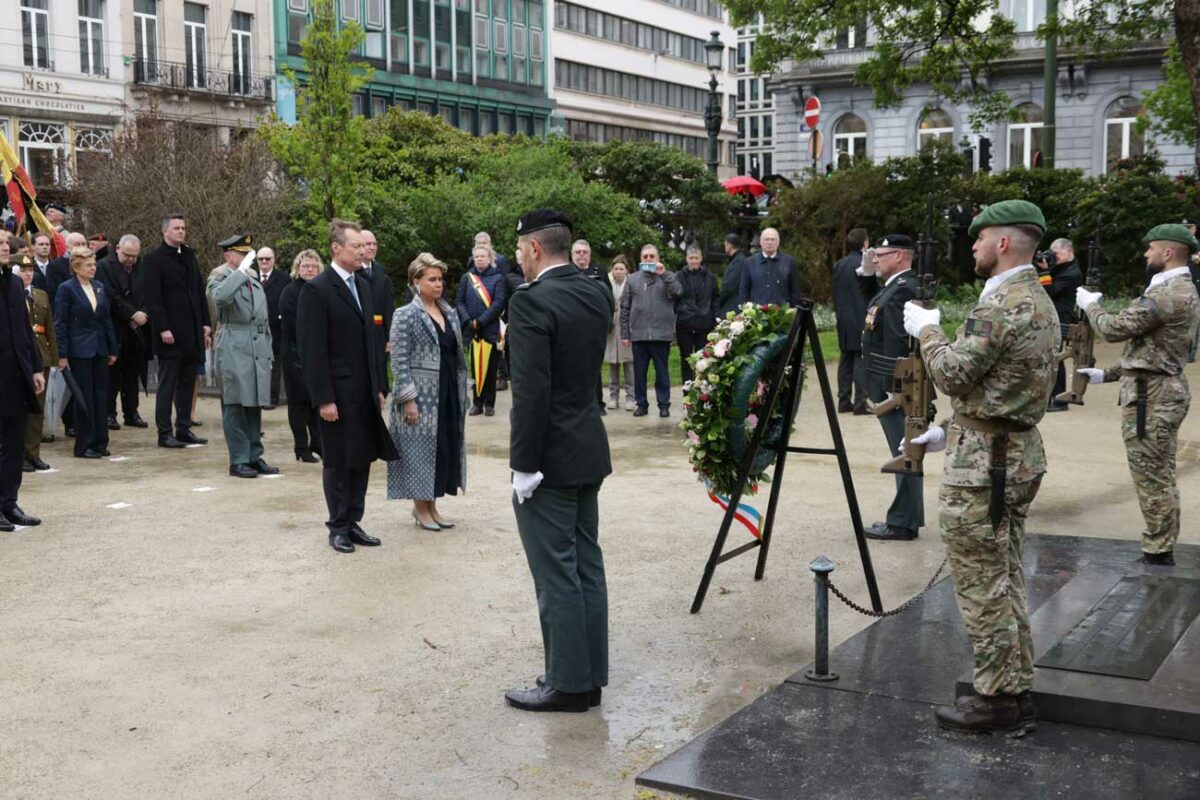 Les souverains luxembourgeois se recueillent devant la tombe du Soldat ...