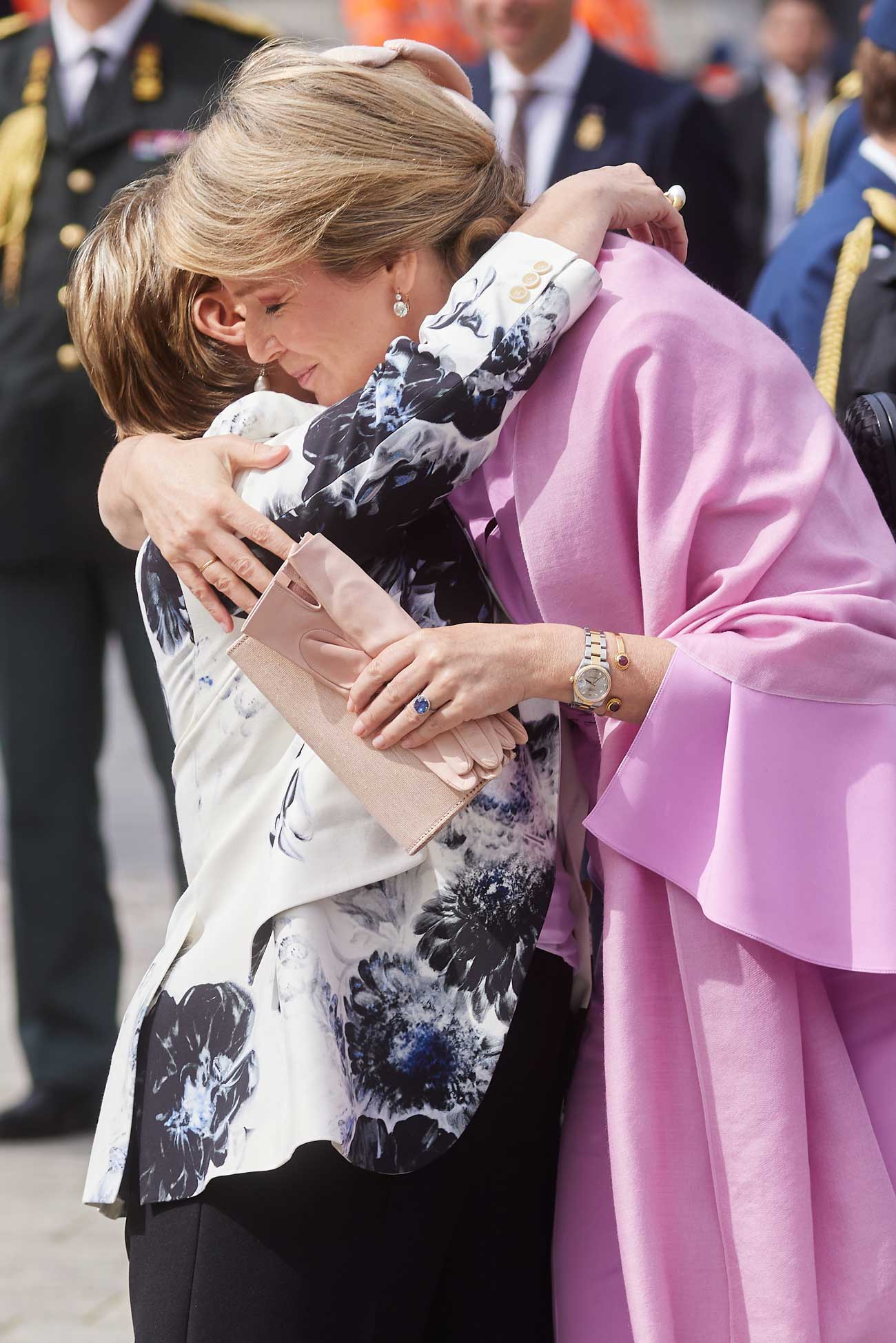 Le couple royal belge fait ses adieux au couple grand-ducal dans la ...