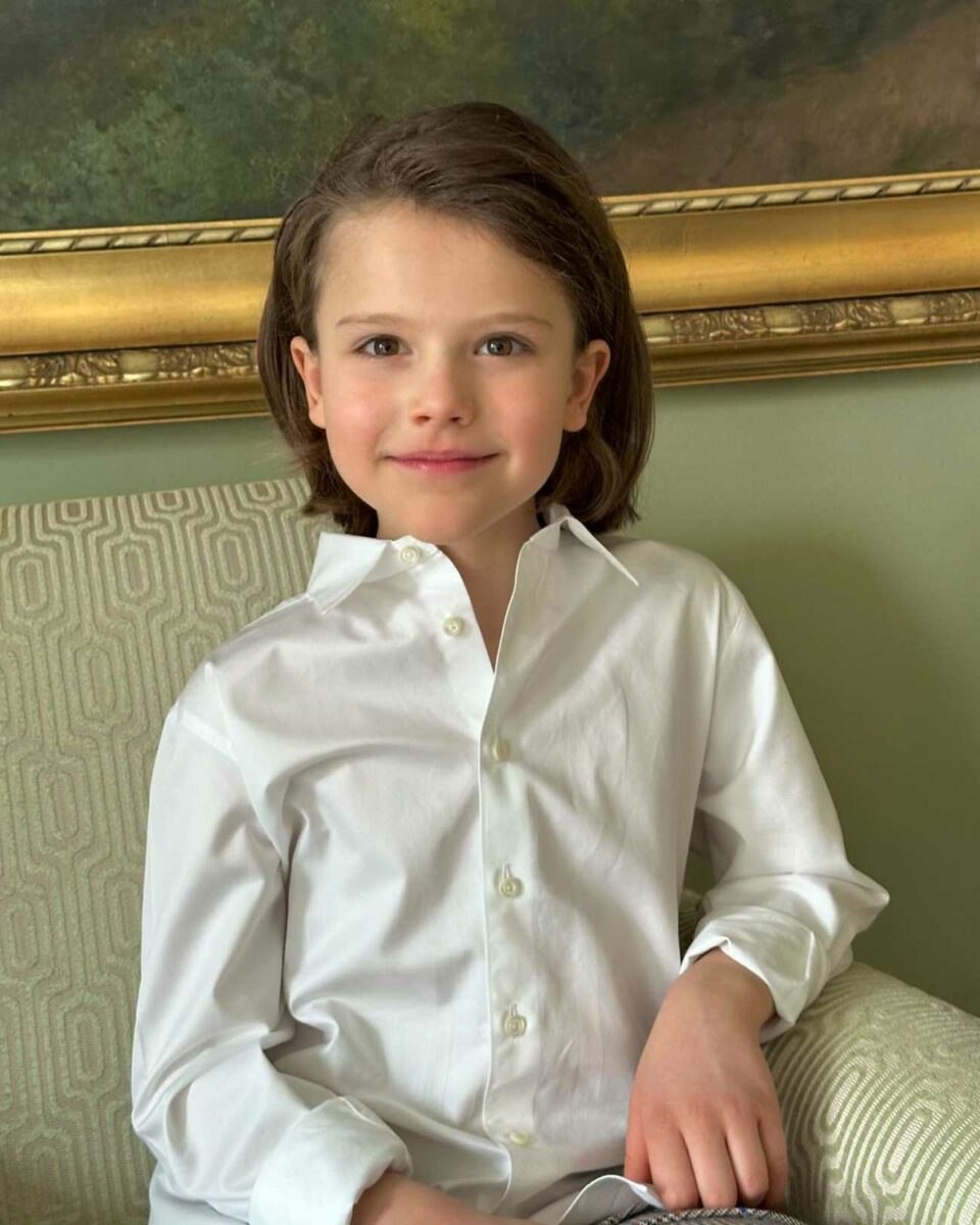 Le prince Alexander de Suède fête ses 8 ans avec des cheveux mi-longs ...