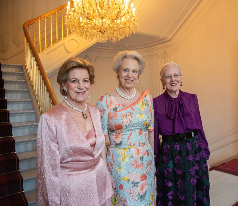 La reine Margrethe et la reine Anne-Marie auprès de leur sœur pour son ...