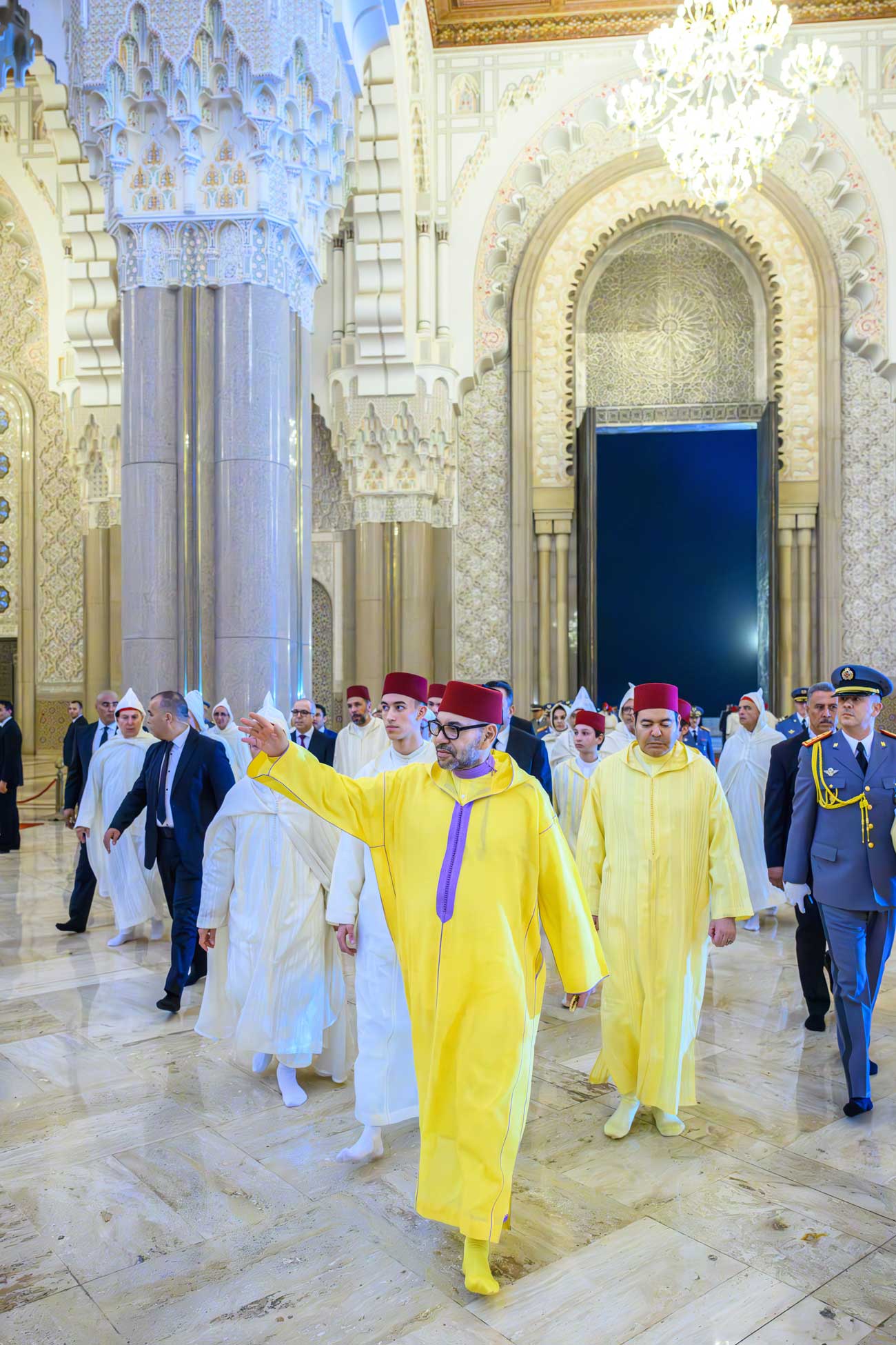 Le roi Mohammed VI et le prince héritier du Maroc commémorent la Nuit ...
