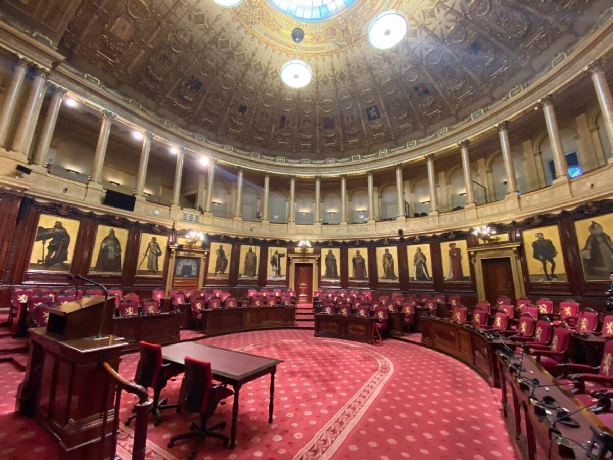 Henri et Maria Teresa de Luxembourg visitent le palais de la Nation à ...
