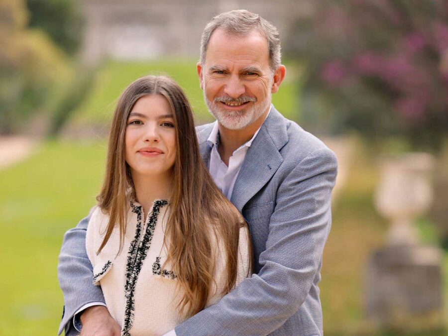 Des photos familiales décontractées pour les 20 ans de mariage du roi ...
