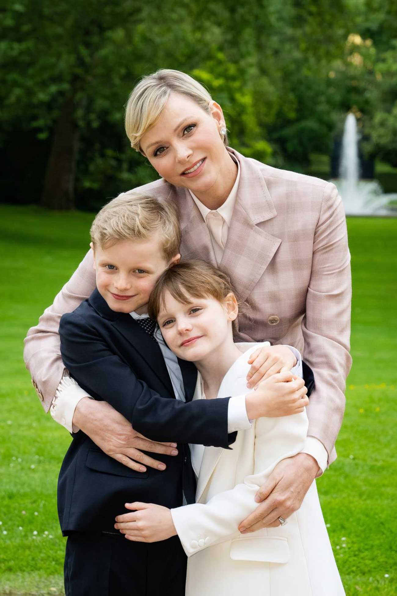 La princesse Charlène radieuse avec ses jumeaux pour sa fête des mères