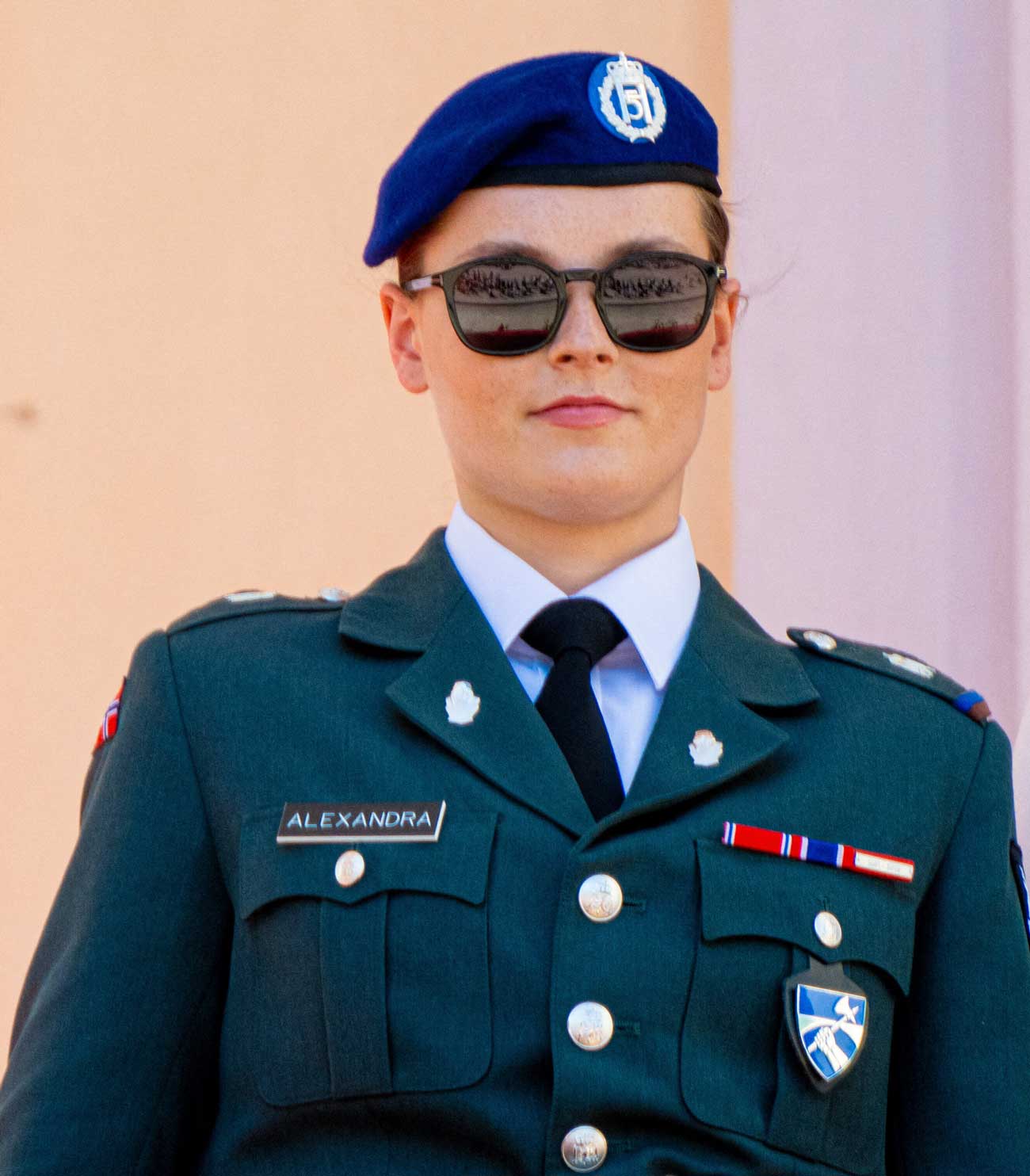 La princesse Ingrid Alexandra en uniforme au balcon du palais royal ...