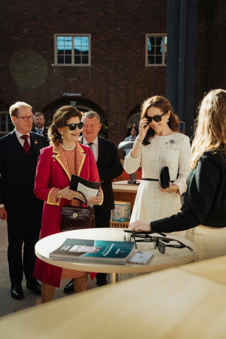 Le roi Frederik X et la reine Mary rencontrent les autorités suédoises ...