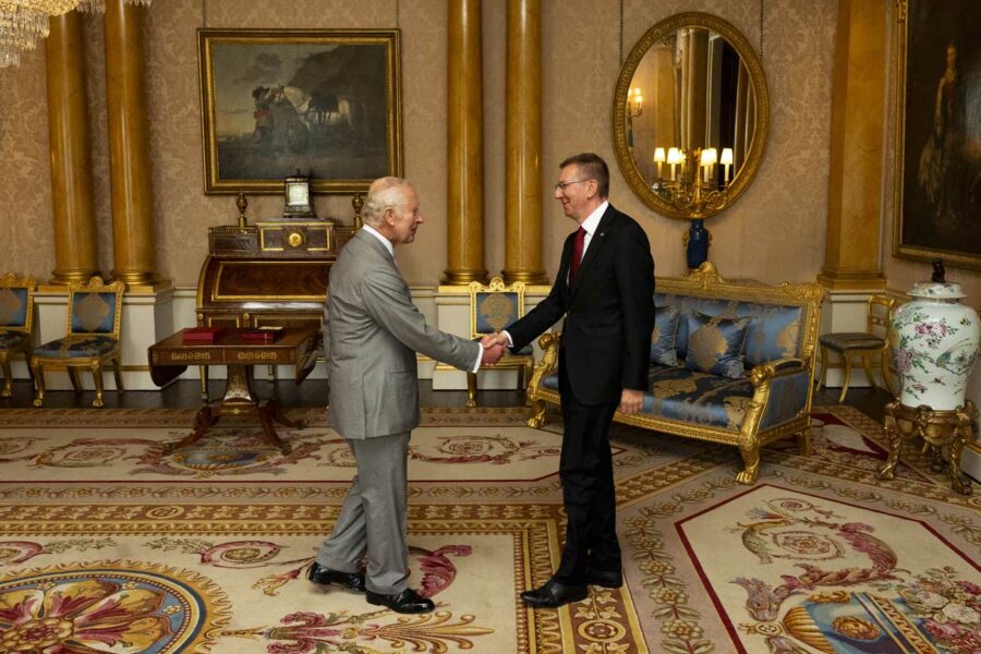 Le roi Charles III reçoit en audience le président letton