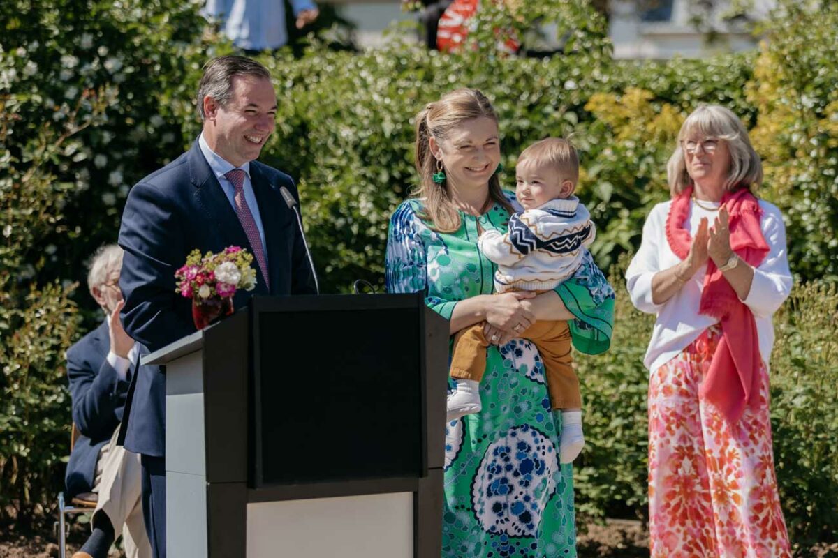 Le petit prince François baptise sa rose au château de Munsbach
