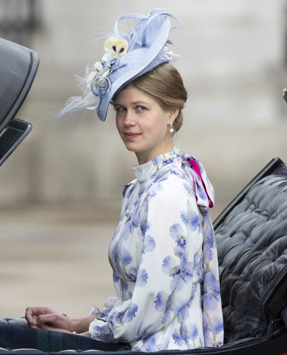 Lady Louise remarquée dans sa robe florale en souvenir du couronnement ...