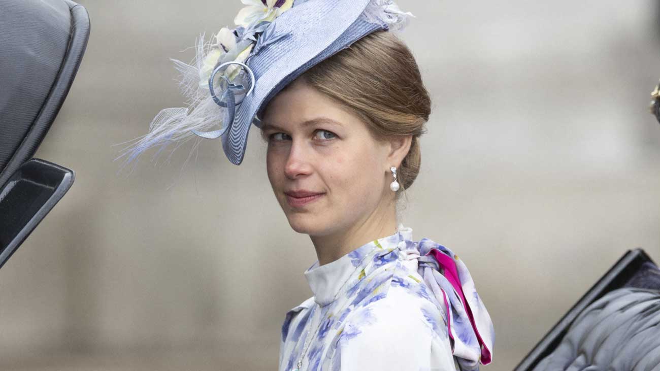 Lady Louise remarquée dans sa robe florale en souvenir du couronnement ...