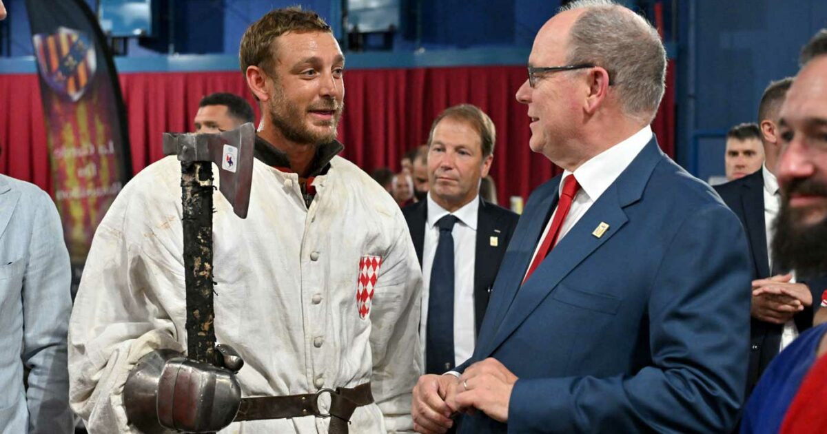 Pierre Casiraghi défend Monaco arme à la main et en armure médiévale au ...
