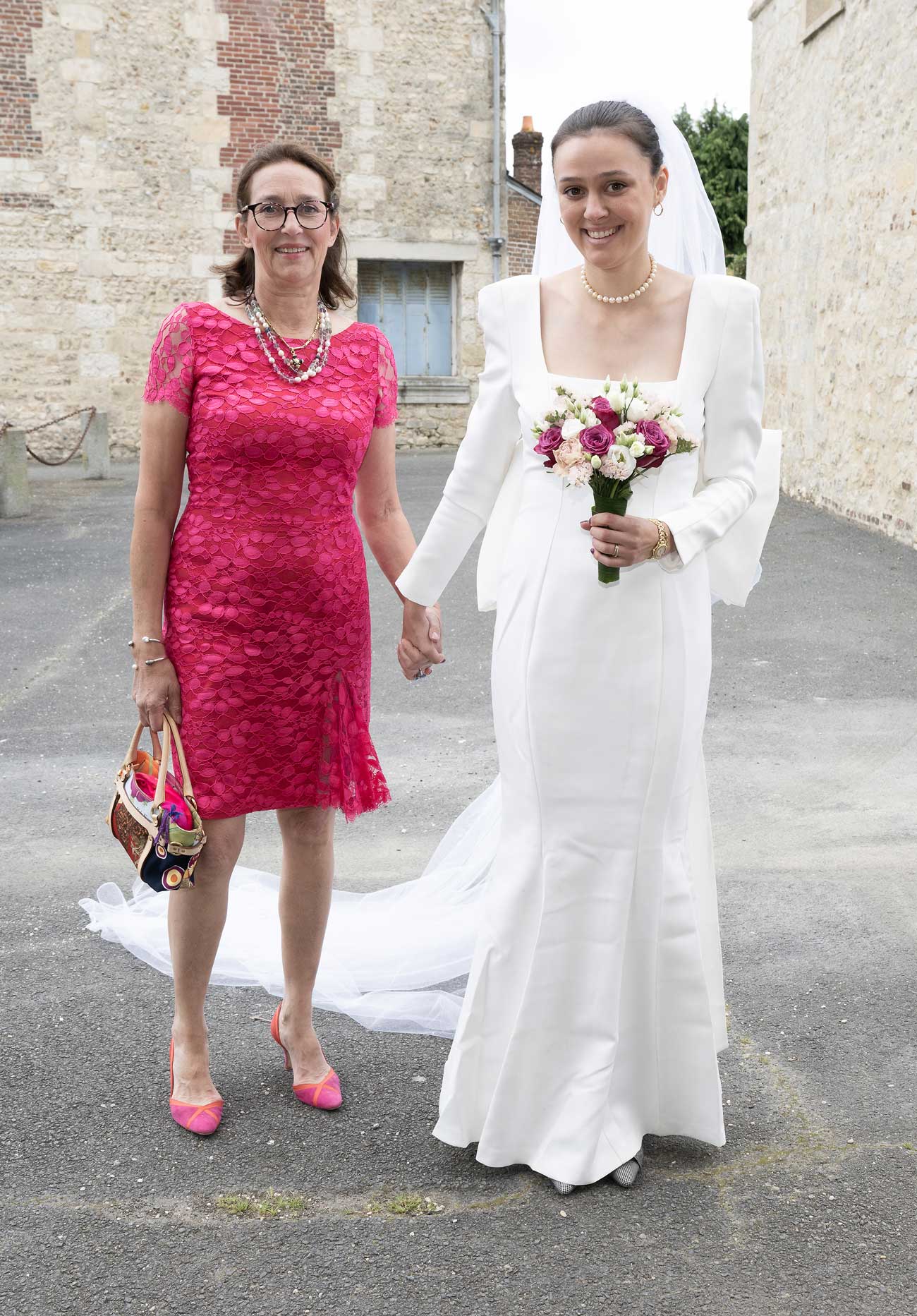 L'émouvant mariage d'Hélèna Bécaud, petite-fille de Gilbert Bécaud, en ...
