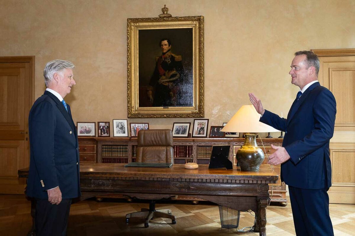 Le ministre-président wallon Adrien Dolimont prête serment devant le ...