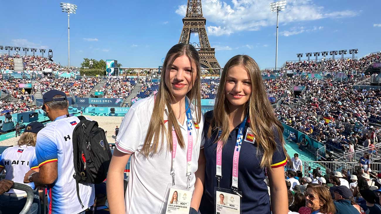 La princesse Leonor et l'infante Sofia dans les tribunes pour assurer ...