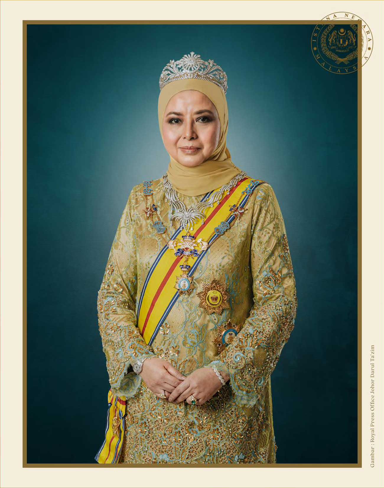 Portraits officiels du roi Ibrahim et de la reine Zarith Sofiah avant ...