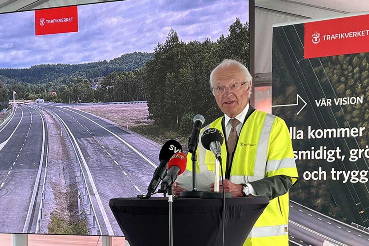 Le roi de Suède rouvre l'autoroute E6 à Stenungsund