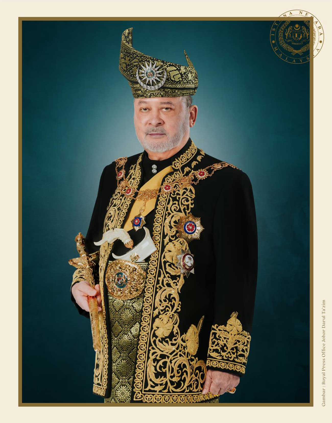 Portraits officiels du roi Ibrahim et de la reine Zarith Sofiah avant ...