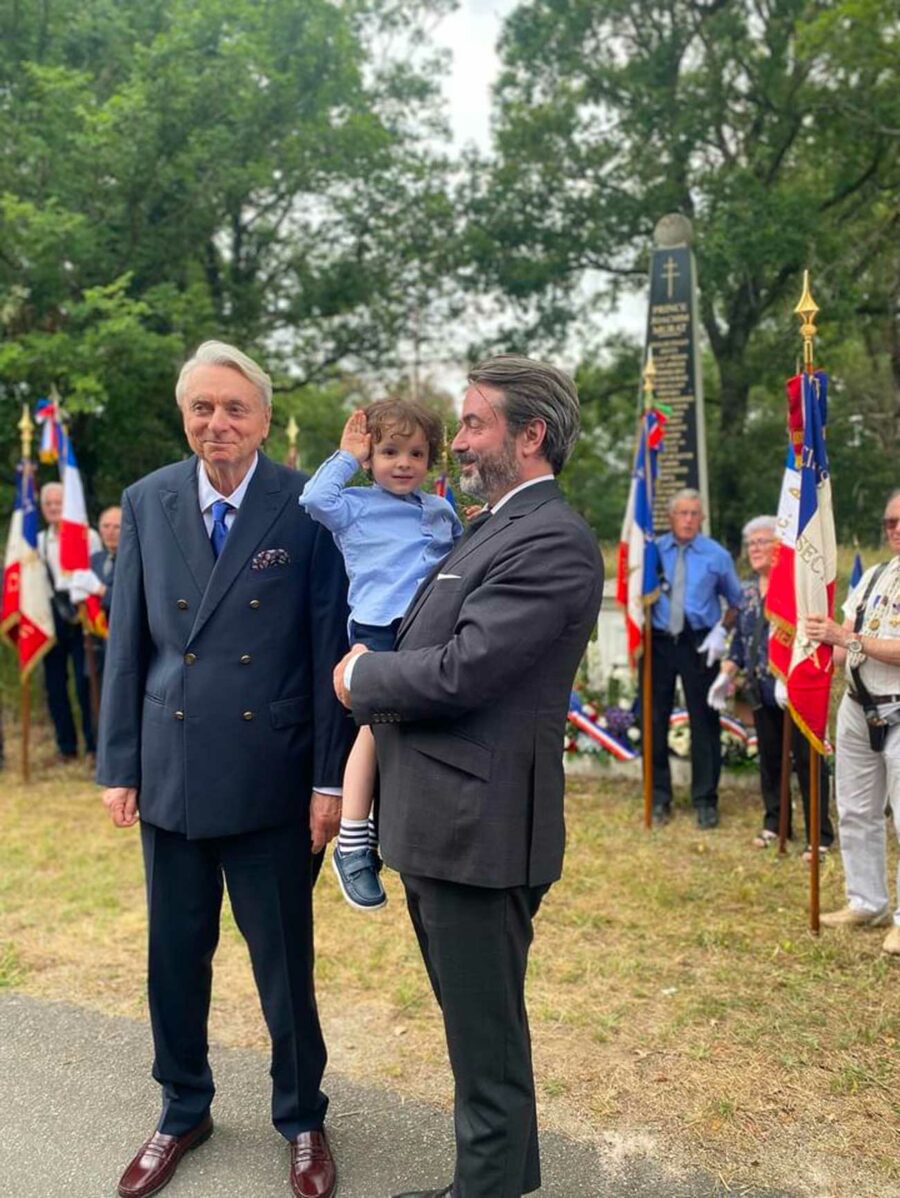 Hommage intergénérationnel des descendants du 7e prince Murat à Lingé