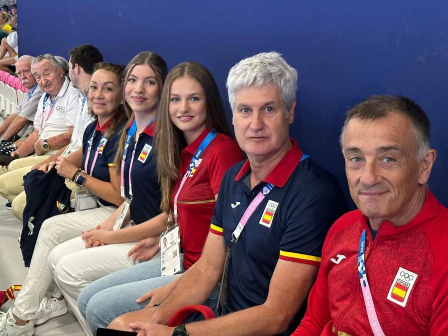 La princesse Leonor et l'infante Sofia dans les tribunes pour assurer ...