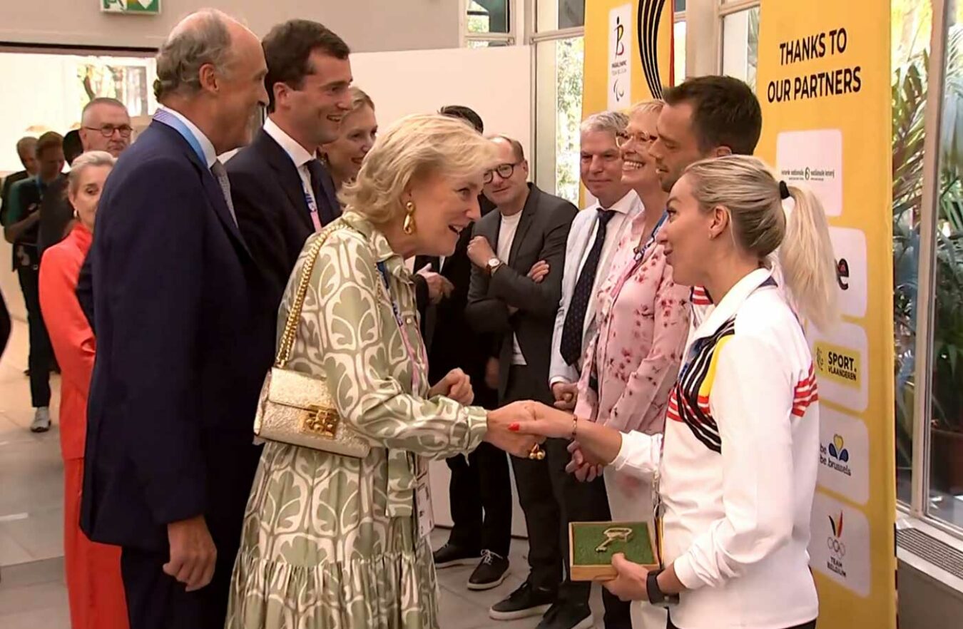 Rare apparition du prince Amedeo auprès de la princesse Astrid aux Jeux ...