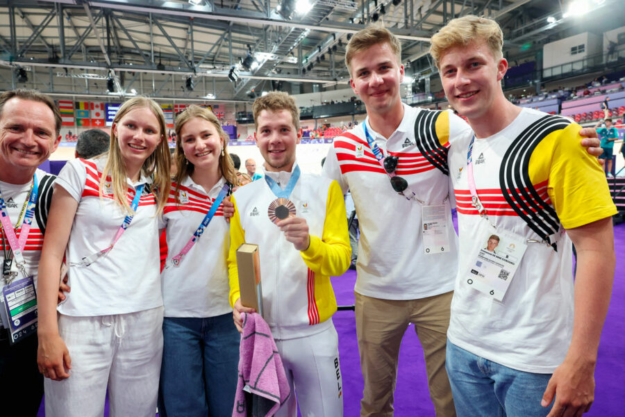 La joie de la princesse Éléonore qui enlace Fabio van den Bossche après avoir décroché sa ...