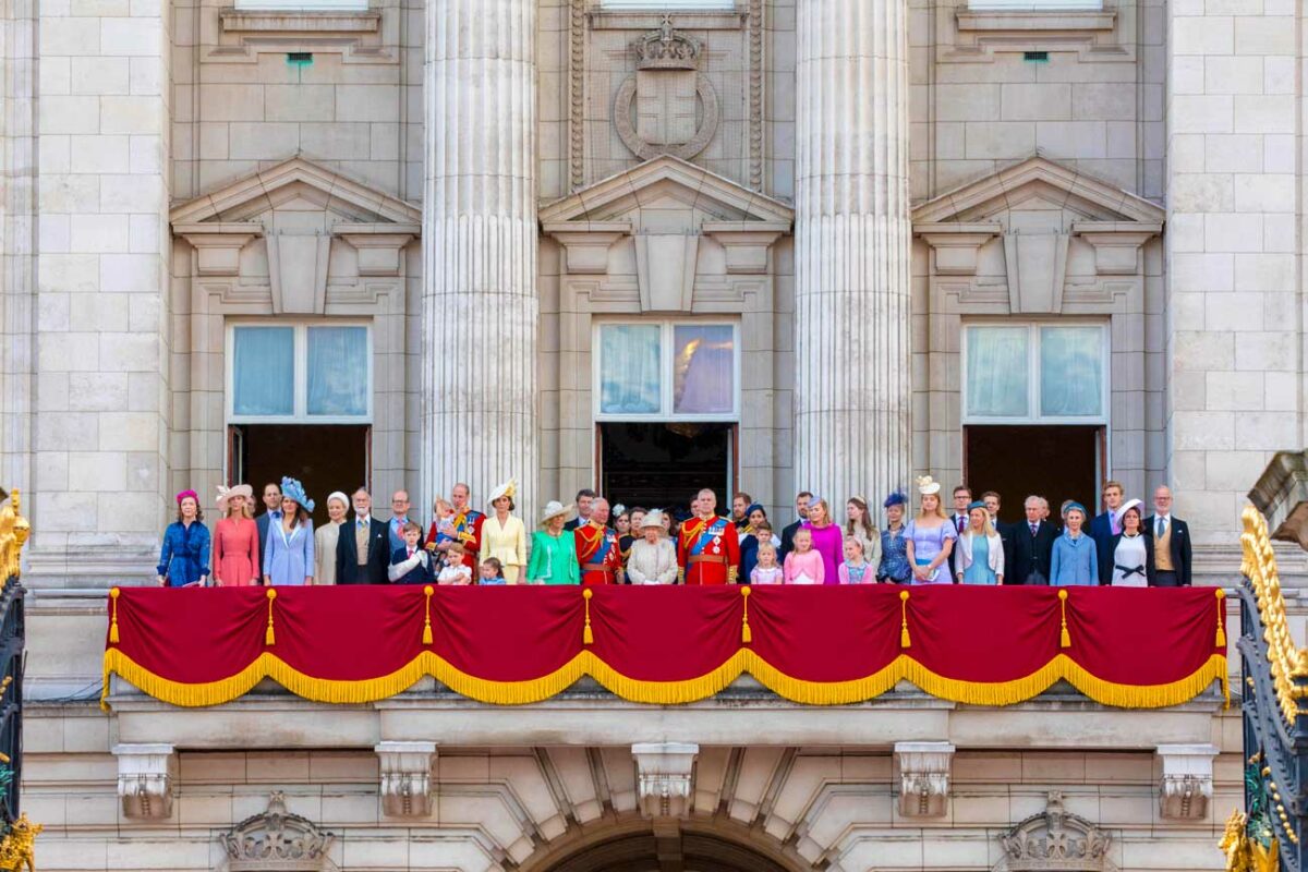 Alexander Ogilvy suit la trace des princes de la famille royale en ...